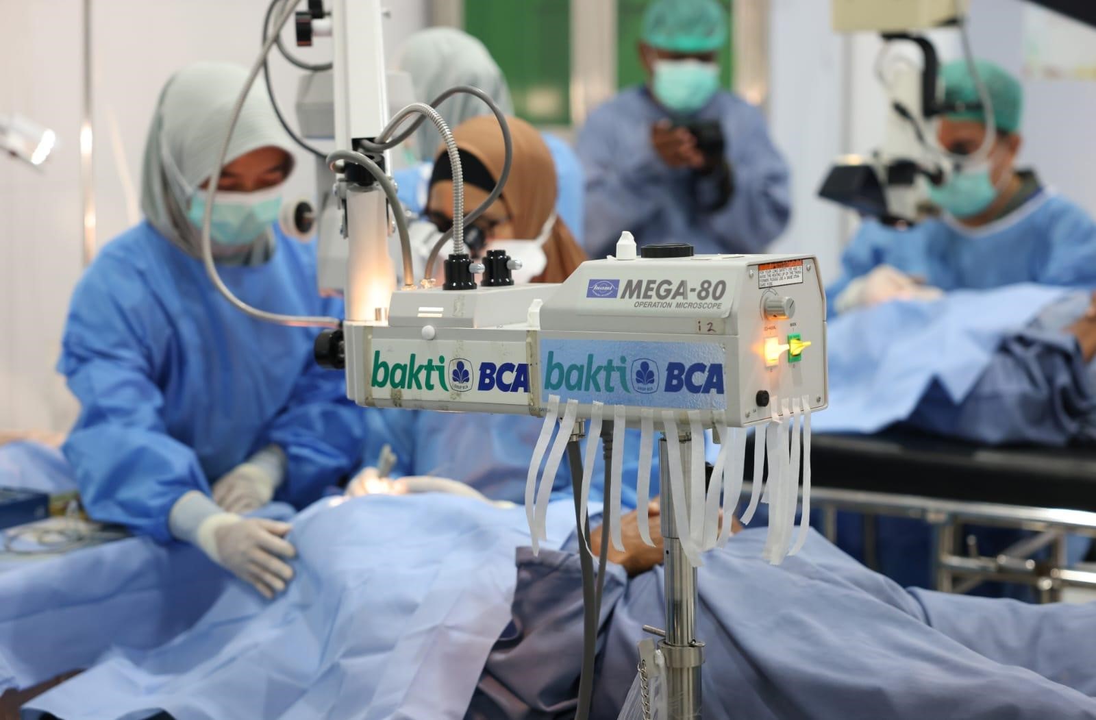 BCA Gelar CSR Operasi Katarak - Dataindonesia.id